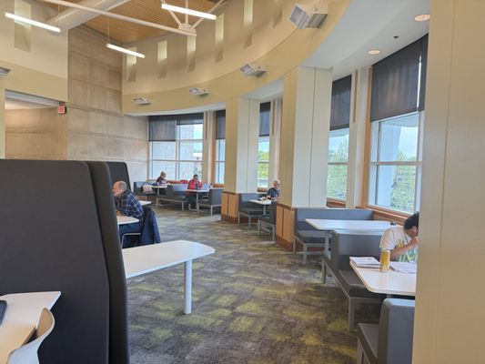 ELMHURST PUBLIC LIBRARY - Updated December 2025 - 82 Photos & 92 ...