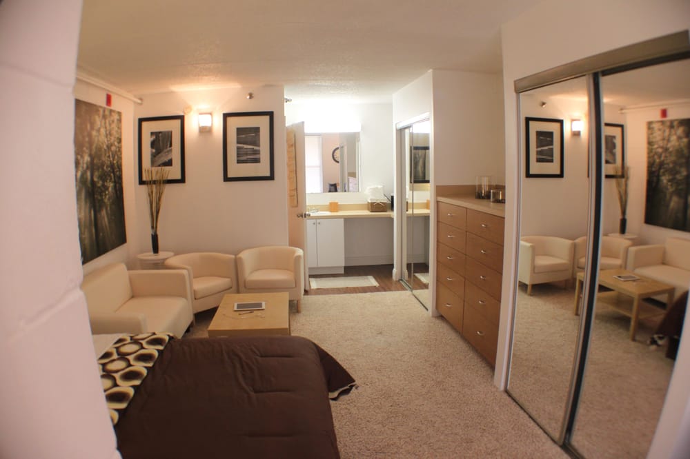 COLLEGIATE VILLAGE INN - Updated December 2025 - 11 Photos & 14 Reviews ...