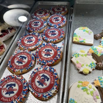 ISGRO PASTRIES - Updated September 2024 - 622 Photos & 576 Reviews ...