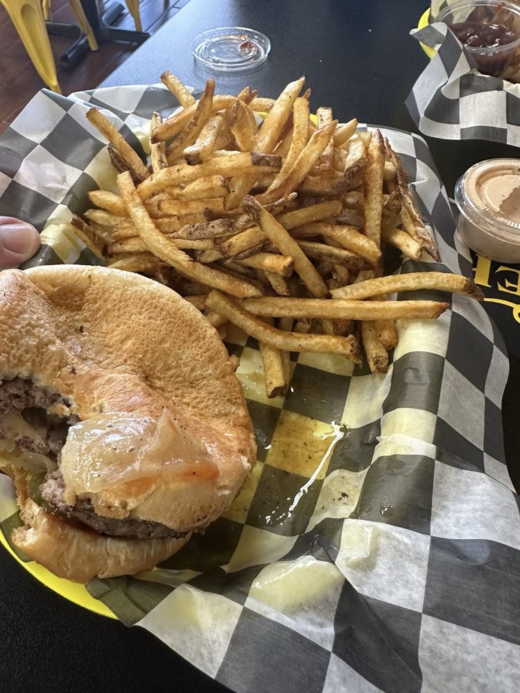 BURGER YARD - Updated October 2025 - 21427 Little Mack Ave, St. Clair ...