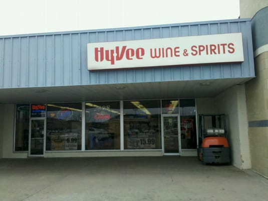 HYVEE WINE AND SPIRITS - Updated December 2025 - 1914 8th St ...