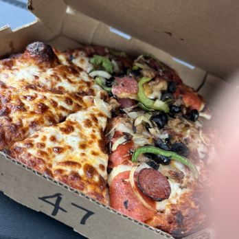 ROUND TABLE PIZZA - Updated December 2025 - 137 Photos & 210 Reviews ...