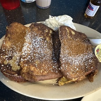 ROUNDABOUT DINER & LOUNGE - Updated December 2025 - 451 Photos & 698 ...