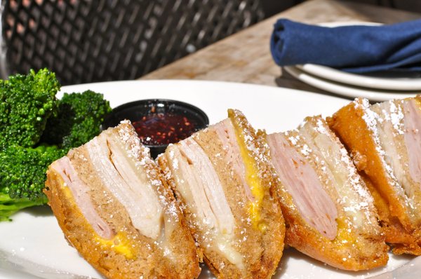 BLUE 32 SPORTS GRILL - Updated July 2024 - 120 Photos & 275 Reviews ...