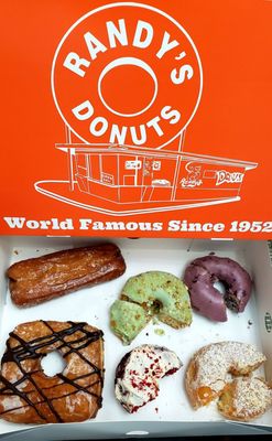 RANDY’S DONUTS - Updated October 2025 - 133 Photos & 76 Reviews - 4805 ...