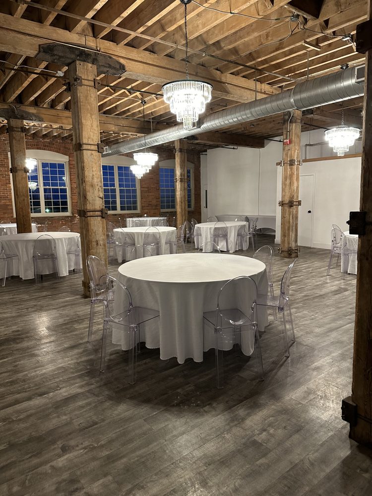 CLEVELAND LUXURY LOFT - Updated October 2025 - 29 Photos - 3800 Lakeside Ave E, Cleveland, Ohio ...