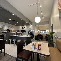 NOOKIES ON WELLS - Updated December 2025 - 481 Photos & 896 Reviews ...