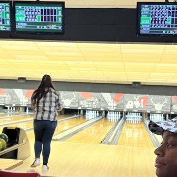 BOWLERO WILLIAMSBURG - Updated June 2025 - 20 Photos & 17 Reviews ...