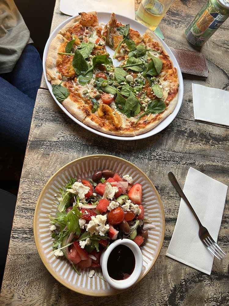 THE BURROW - Updated May 2025 - 15 Photos - 52 Russell St, West End ...