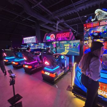 FUNHUB - Updated December 2025 - 89 Photos - 2-733 Rue Cathcart ...