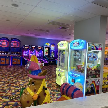 HAMILTON LANES AND ENTERTAINMENT CENTER - Updated October 2025 - 13 ...