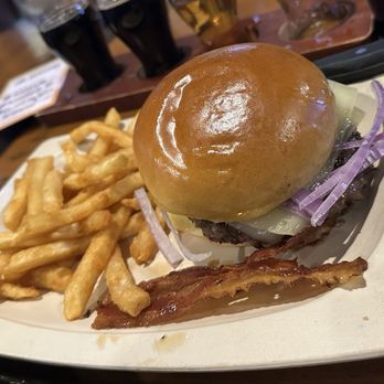 BEERHEAD BAR & EATERY - Updated December 2025 - 213 Photos & 122 ...