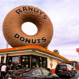 RANDY’S DONUTS - Updated July 2025 - 4885 Photos & 3591 Reviews - 805 W ...