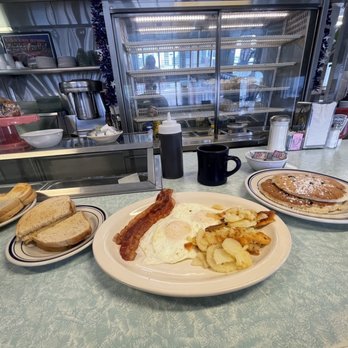 HIGHSPIRE DINER - Updated July 2024 - 51 Photos & 77 Reviews - 255 2nd ...