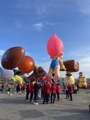 HOLIDAY BOWL BALLOON PARADE - Updated February 2025 - 15 Photos - 1600 ...