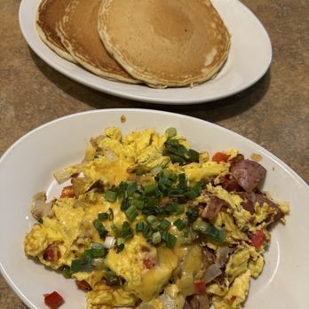 ISSAQUAH CAFE - Updated July 2025 - 605 Photos & 802 Reviews - 1580 NW ...