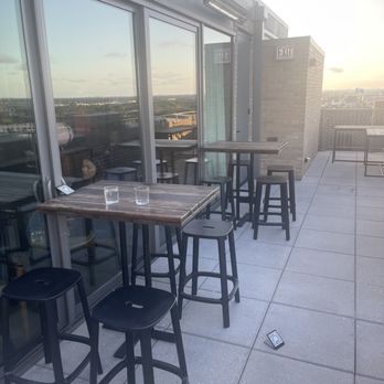 UP ROOM - Updated May 2025 - 293 Photos & 143 Reviews - 2018 W North ...