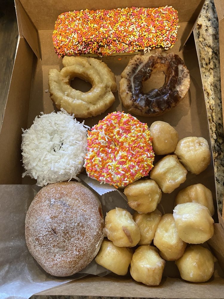 DONUT PALACE STL - Updated October 2025 - 28 Photos & 24 Reviews - 3751 ...