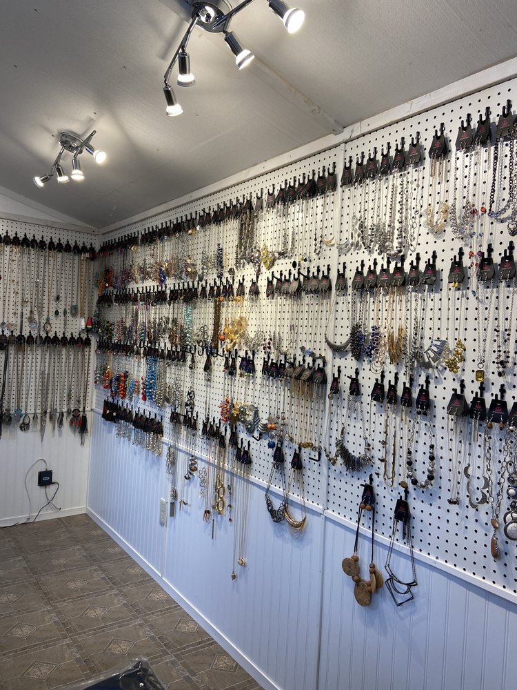 THE BLING SHACK - Updated July 2025 - 30 Photos - 200 Stacy Springs Rd ...