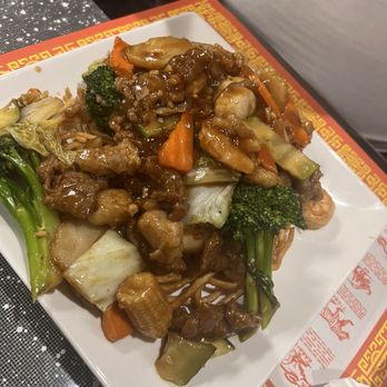 GOLDEN DRAGON CHINESE RESTAURANT - Updated September 2025 - 110 Photos ...