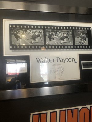 OUTPUT LOUNGE & SPORTS BAR - 241 Photos & 426 Reviews - 1758 W Grand ...