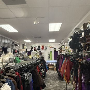 DANNY’S TRIX & KIX - Updated October 2025 - 51 Photos & 48 Reviews ...