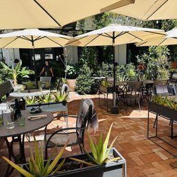 PHARM TABLE - Updated January 2026 - 1174 Photos & 456 Reviews - 611 S ...