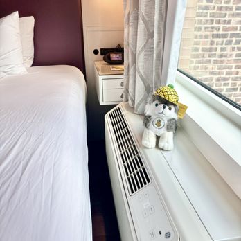STAYPINEAPPLE, AN ARTFUL HOTEL, MIDTOWN - Updated March 2025 - 255 ...