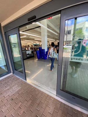 GOODWILL HAWAII - Updated December 2025 - 129 Photos & 103 Reviews ...