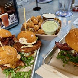 BURGER BENCH - Updated December 2025 - 2116 Photos & 2229 Reviews - 237 ...