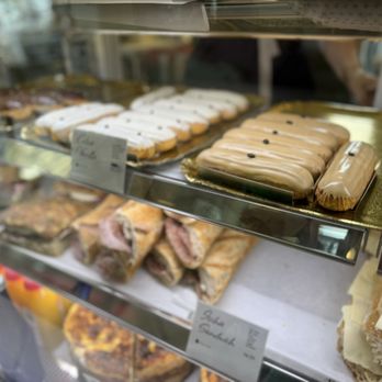 LE PETIT FOUR BAKERY - Updated December 2025 - 57 Photos & 29 Reviews ...