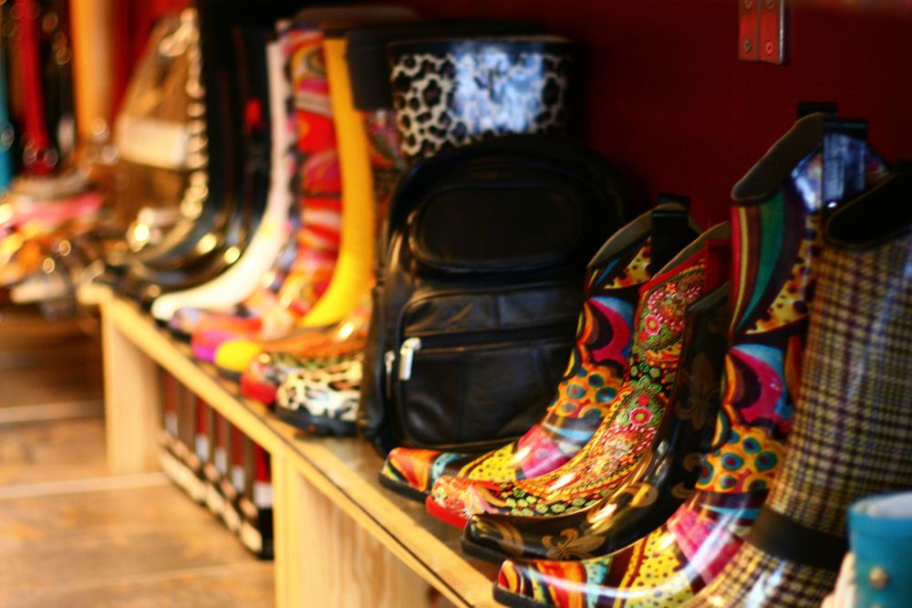 BELA BOOTEEK - Updated December 2025 - 75 Talbot Street W, Aylmer ...