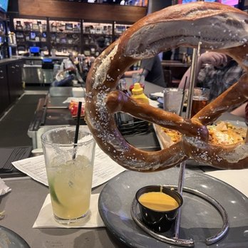 TAP SPORTS BAR - Updated August 2025 - 189 Photos & 196 Reviews - One ...