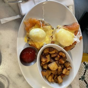 WHITE MAPLE CAFÉ - Updated September 2024 - 500 Photos & 388 Reviews ...