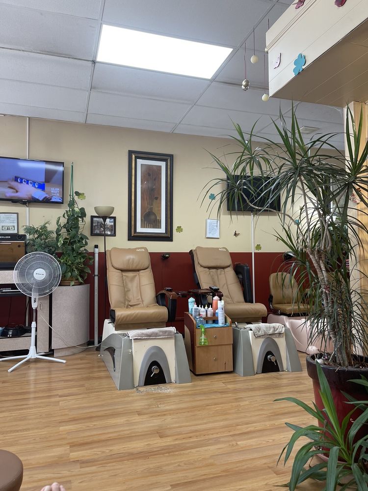CENTRAL NEBRASKA NAILS & SPA - Updated August 2025 - 10 Photos - 222 W ...