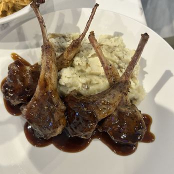 SWIGZZ RESTAURANT AND LOUNGE - Updated September 2025 - 68 Photos & 31 ...