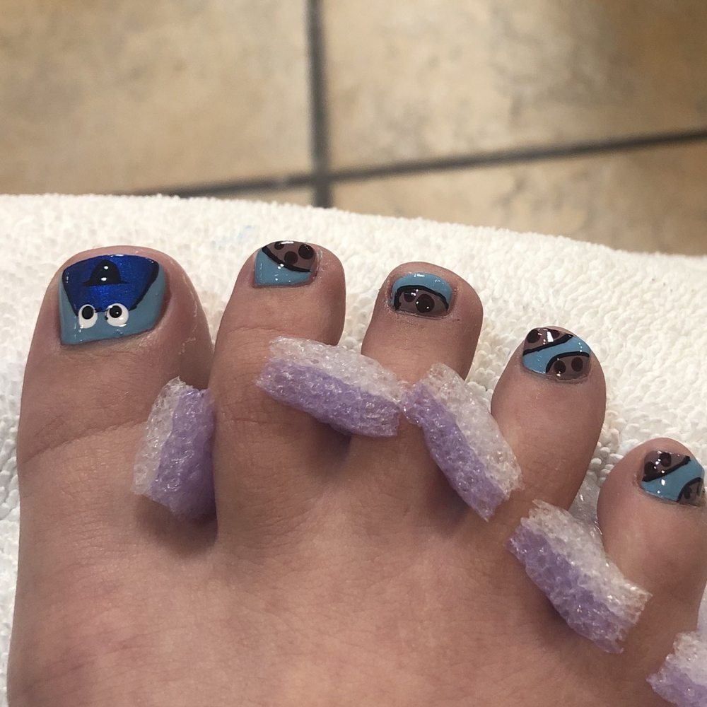 Mickey Mouse Toe Nail Designs