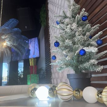 PURE SOCIAL BAR & GRILL - Updated April 2025 - 31 Photos - 401 W ...