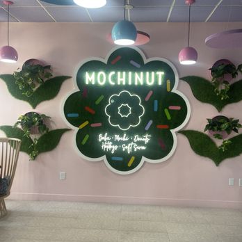 MOCHINUT - BAKERSFIELD - Updated July 2024 - 137 Photos & 56 Reviews ...
