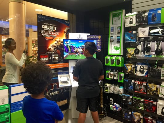 GAMESTOP - 31 Photos & 59 Reviews - 4211 Waialae Ave, Honolulu, HI - Yelp