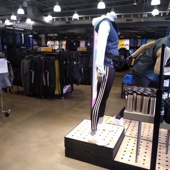 LEESBURG PREMIUM OUTLETS - Updated November 2024 - 258 Photos & 262 ...