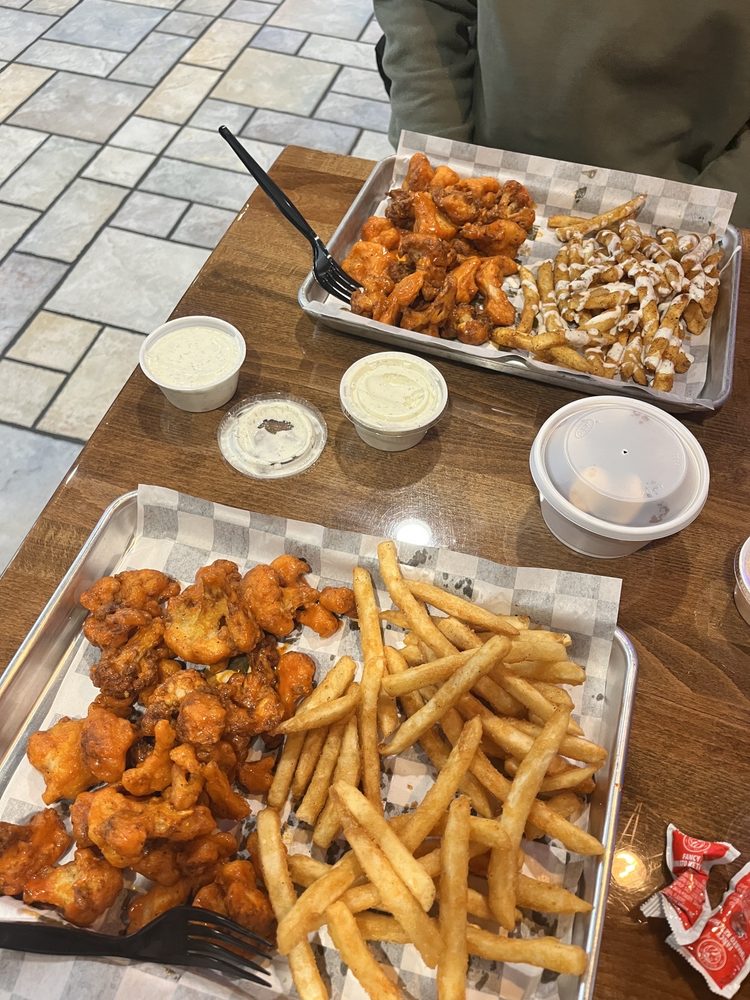 WING SNOB - Updated August 2024 - 14 Reviews - 3415 E Saginaw St ...