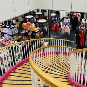 BRANDY MELVILLE - Updated October 2025 - 284 Newbury St, Boston ...