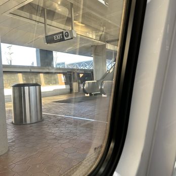 ASHBURN METRO - Updated December 2025 - 28 Photos - 43655 Ashburn Metro ...