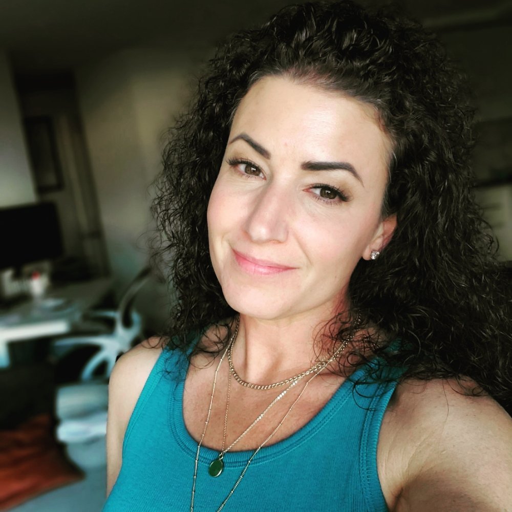 Amanda Moyle's Instagram, Twitter & Facebook on IDCrawl