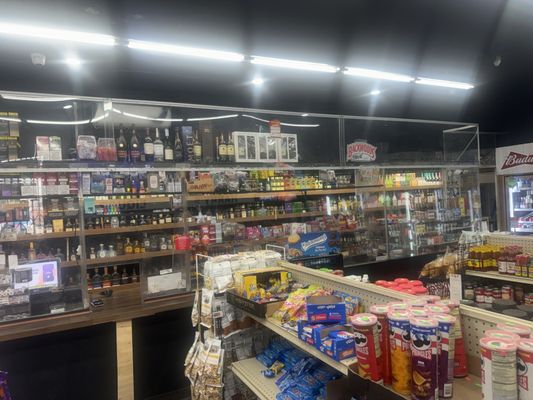 Red's liquor store store