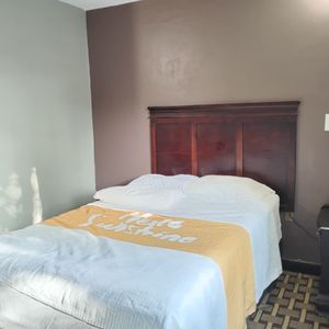 RIVET HOUSE - Updated February 2025 - 19 Photos - 355 Oneta St, Athens ...