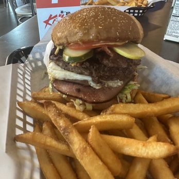 KILLER BURGER WEST LINN - Updated December 2025 - 26 Photos & 33 ...