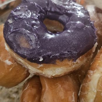 DEE’S DONUTS & PASTRY - Updated April 2025 - 30 Photos & 25 Reviews ...