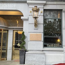 GRILL 225 - Updated August 2025 - 469 Photos & 452 Reviews - 225 E Bay ...